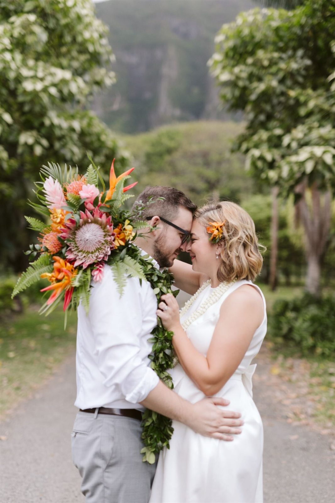 A Vintage Hawaiian Wedding | Moili Gardens at Kualoa Ranch, Hawaii ...